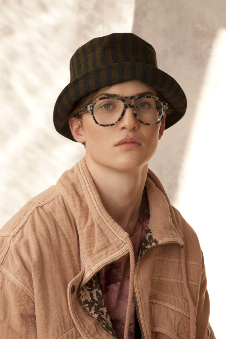 Anthony Peto e la funzione psicologica dei suoi cappelli. — Toh! Magazine