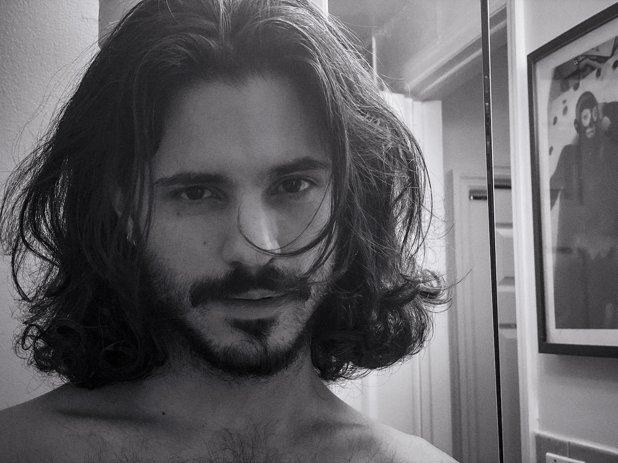 Matthieu Charneau: arte spontanea che cattura l'intimità — Toh! Magazine